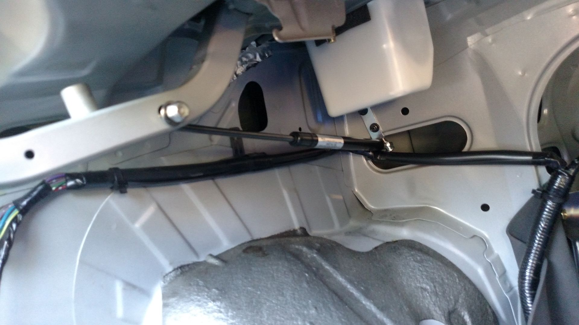 Metal Trunk Bar Rattle / Trunk rattles | DIYMobileAudio.com Car Stereo ...