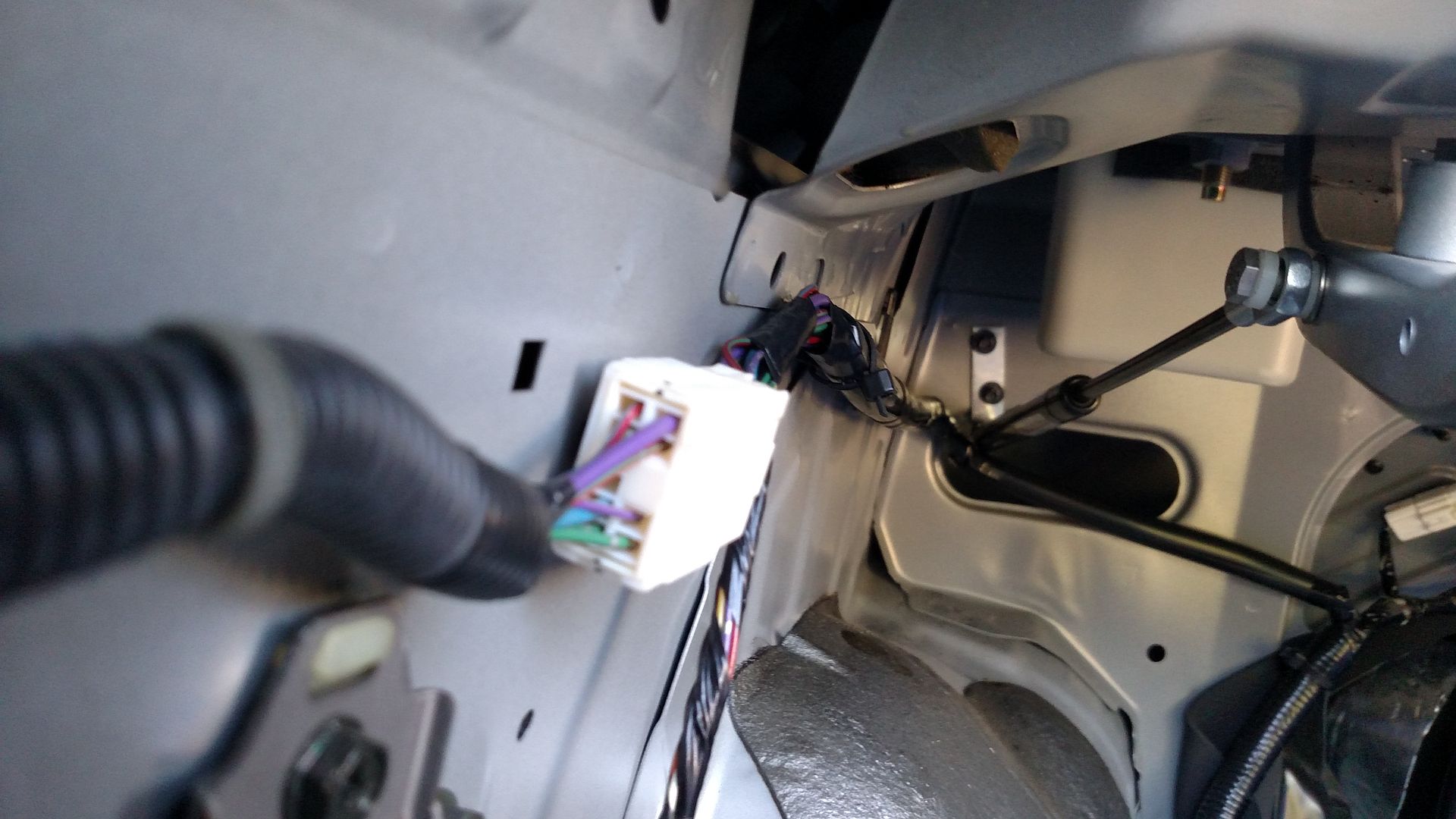 Metal Trunk Bar Rattle / Trunk rattles | DIYMobileAudio.com Car Stereo ...